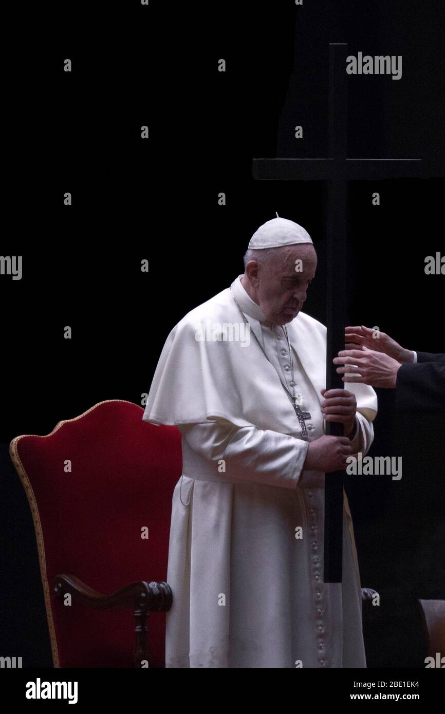 Vatican City, Rome, Italy. 10th April 2020. POPE FRANCIS celebrates Way ...