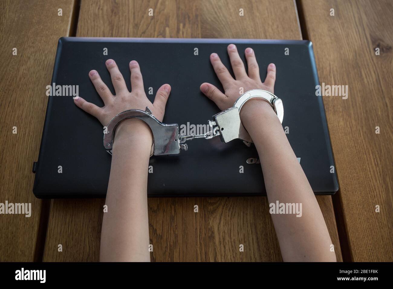 Fraudsters computer hi-res stock photography and images - Alamy