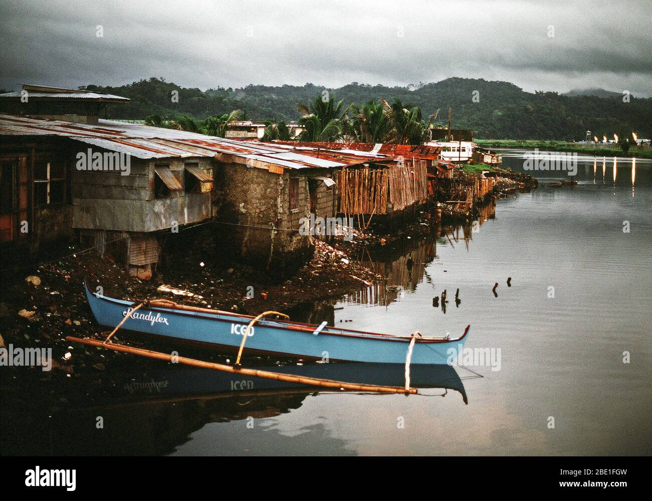 1980s philippines poverty hi-res stock photography and images - Alamy