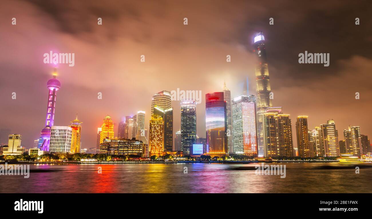 Shanghai skyline night waterfront hi-res stock photography and images ...