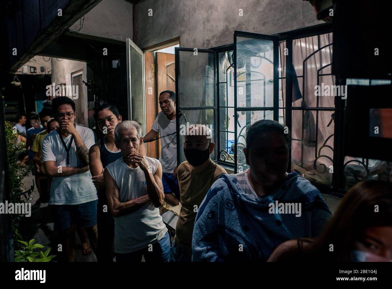 April 4, 2020 - Manila, Philippines: Residents of an apartment building ...