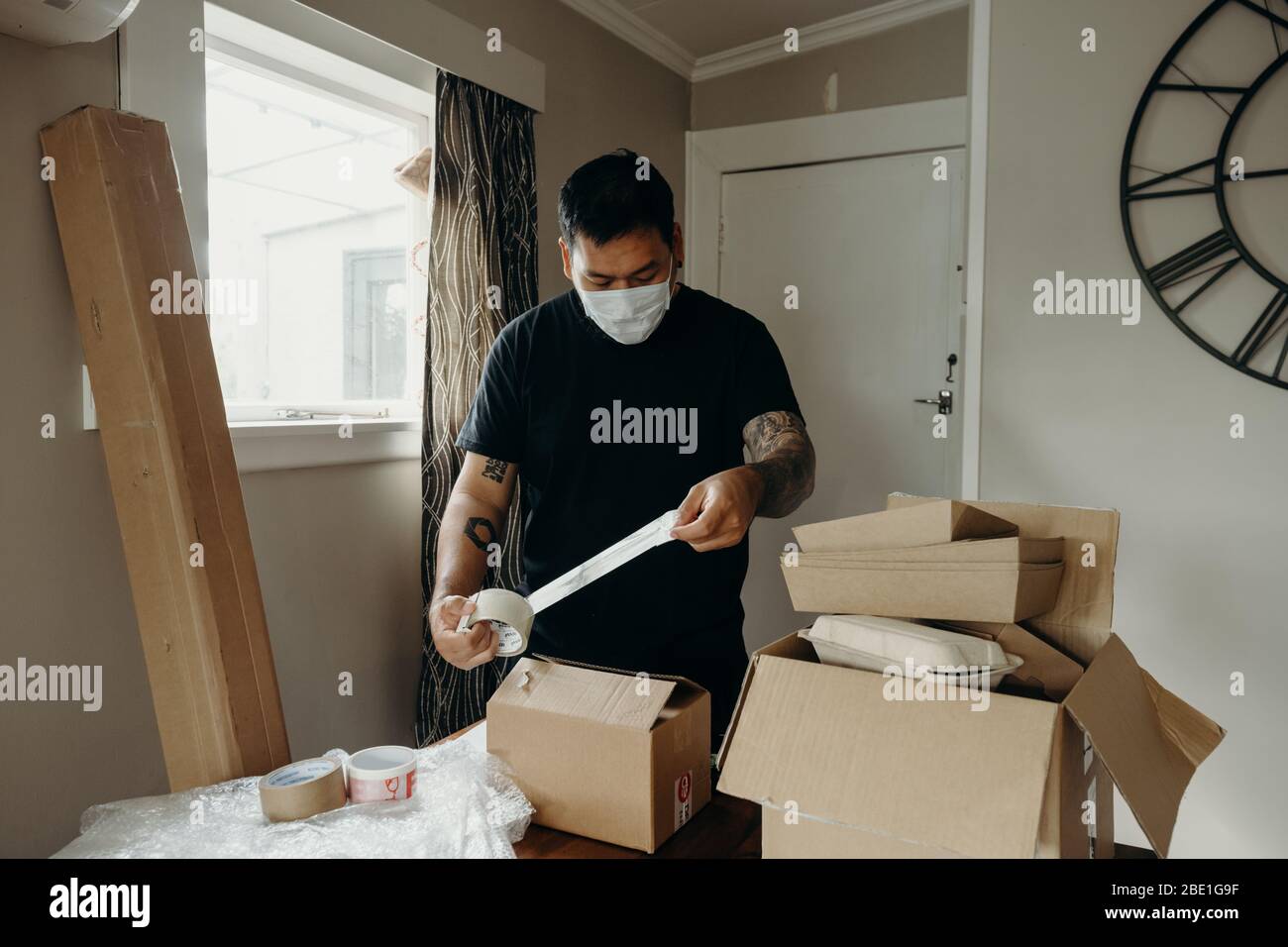 Man packing a parcel hi-res stock photography and images - Alamy