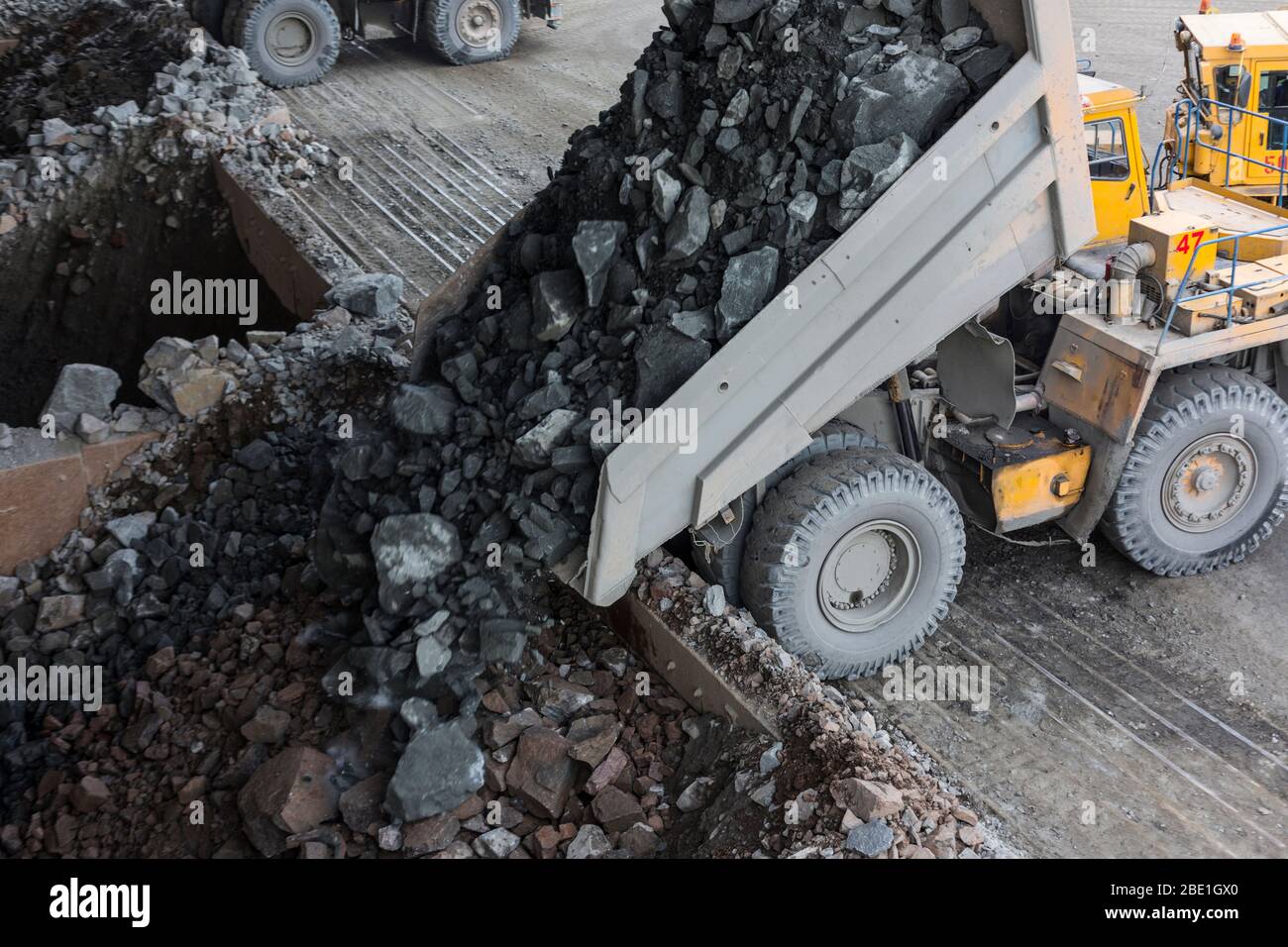 Unload stone hi-res stock photography and images - Alamy