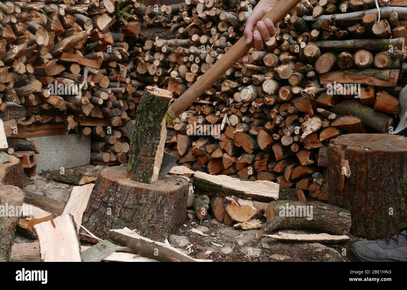 Hand axe and log hi-res stock photography and images - Alamy