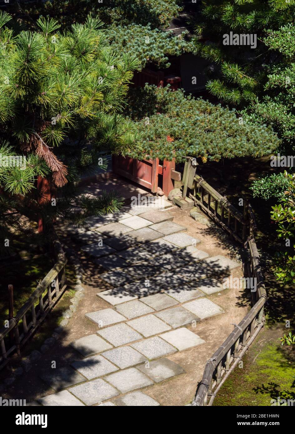 Kenrokuen garden path hi-res stock photography and images - Alamy