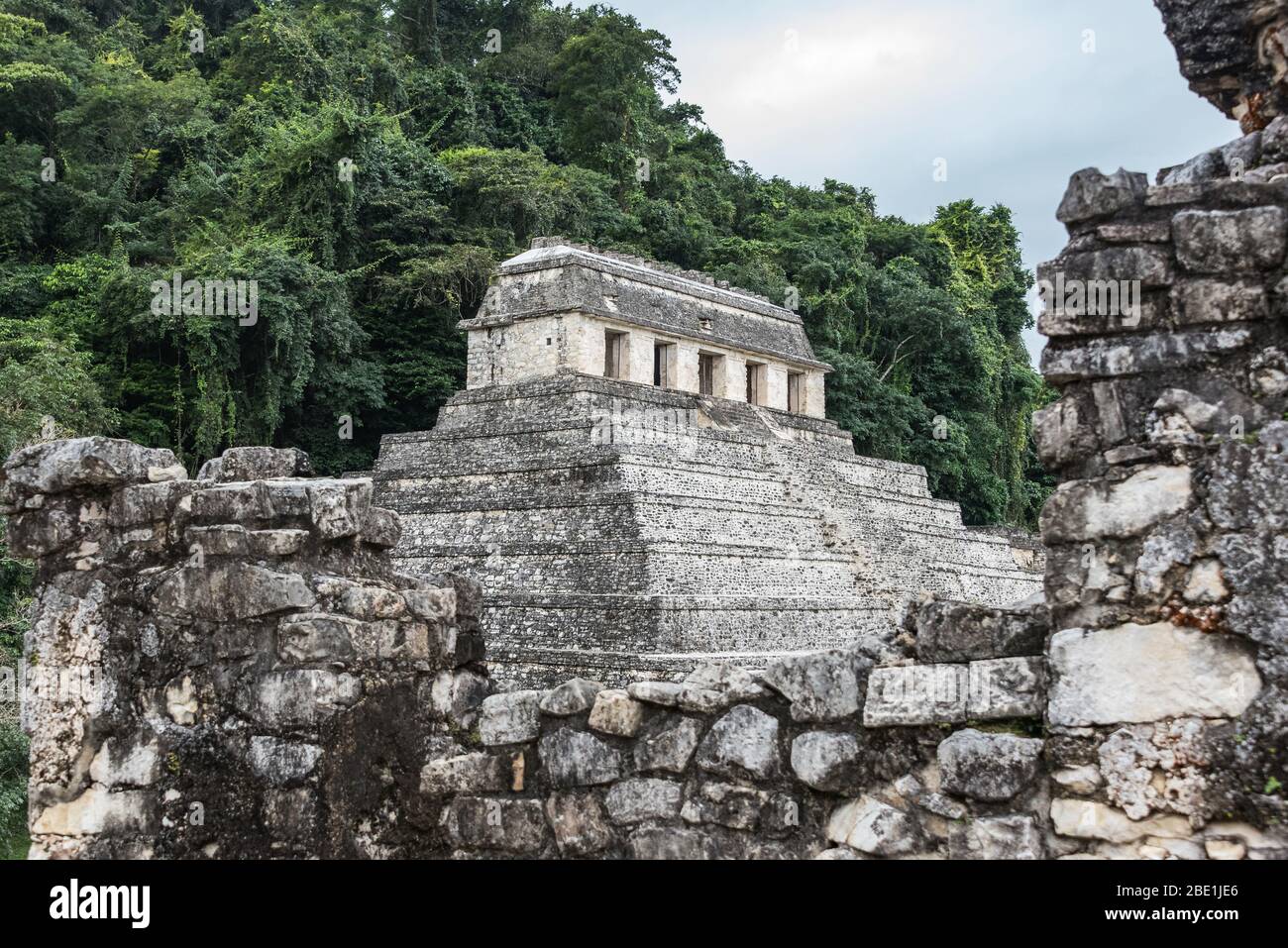 ruins of ancient mayan palenque, mexico Stock Photo - Alamy