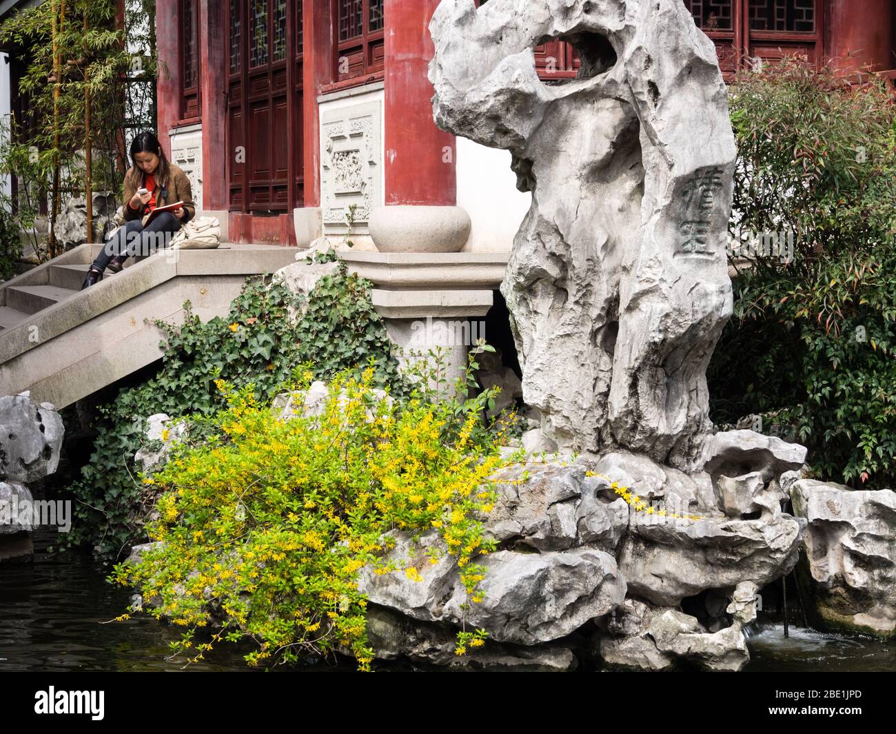 Rockery in yuyuan garden shanghai hi-res stock photography and images ...
