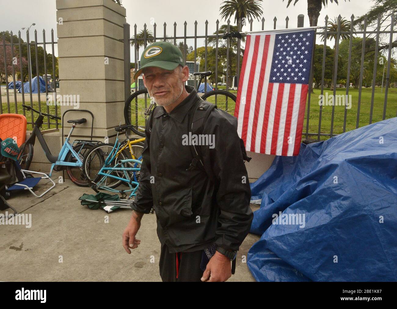 Homeless veteran hi-res stock photography and images - Alamy