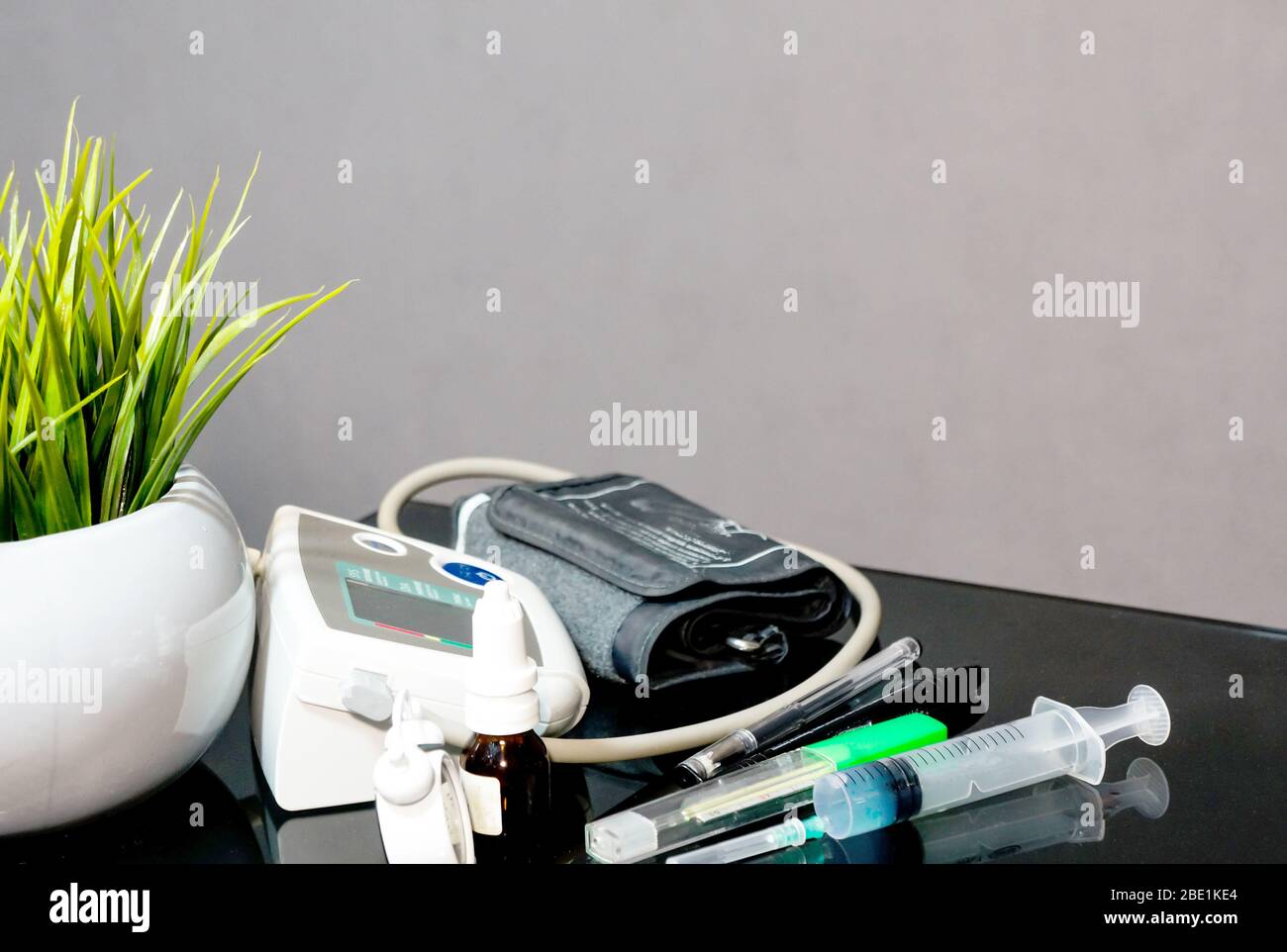 medical devices on the doctor’s desk Stock Photo - Alamy