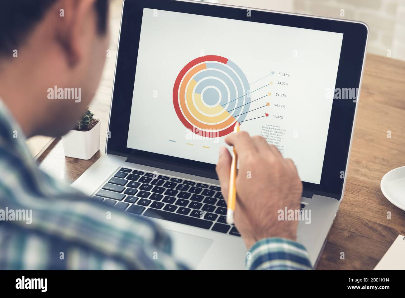Laptop analysis hi-res stock photography and images - Alamy
