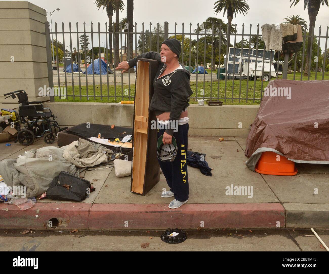 Homeless veteran hi-res stock photography and images - Alamy