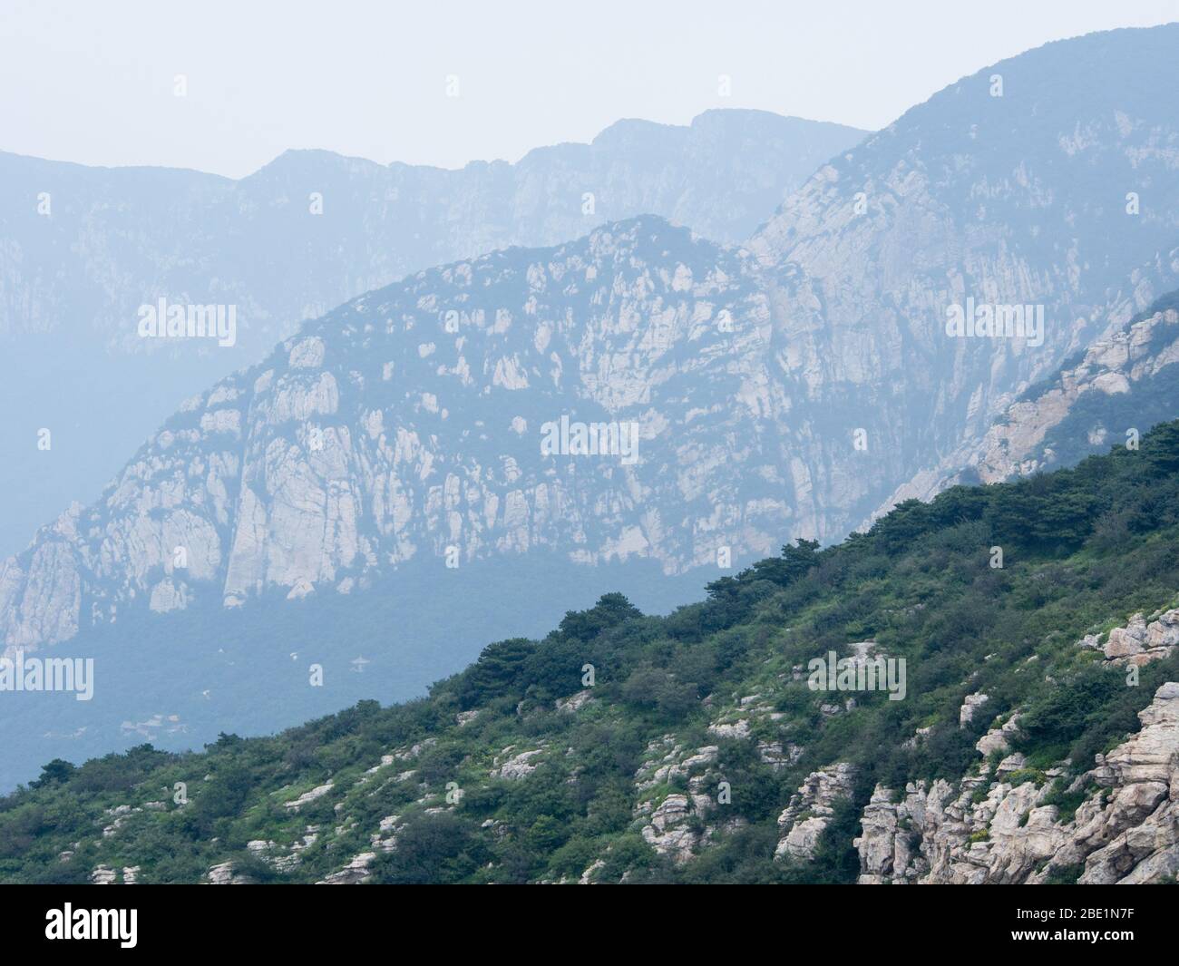 Misty mount song china hi-res stock photography and images - Alamy