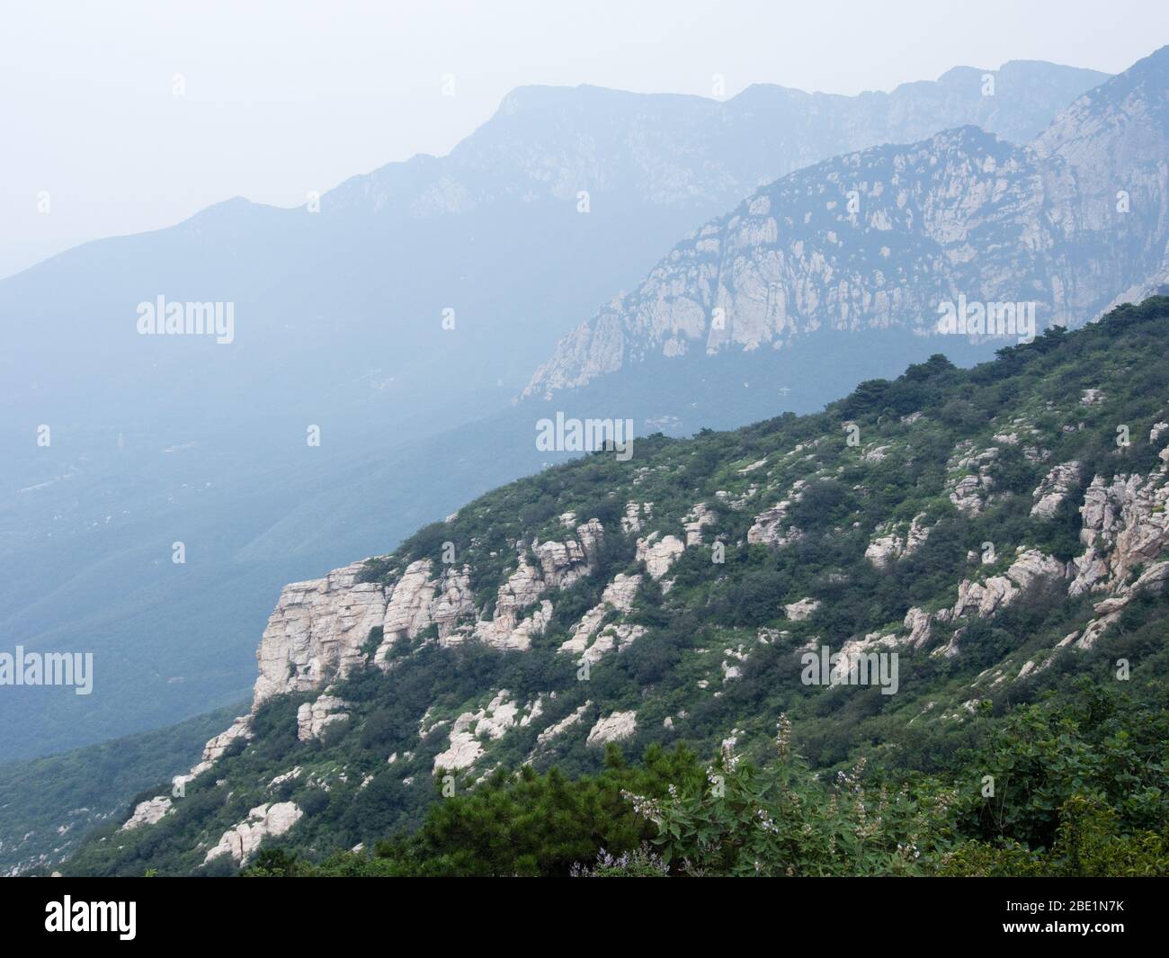 Misty mount song china hi-res stock photography and images - Alamy