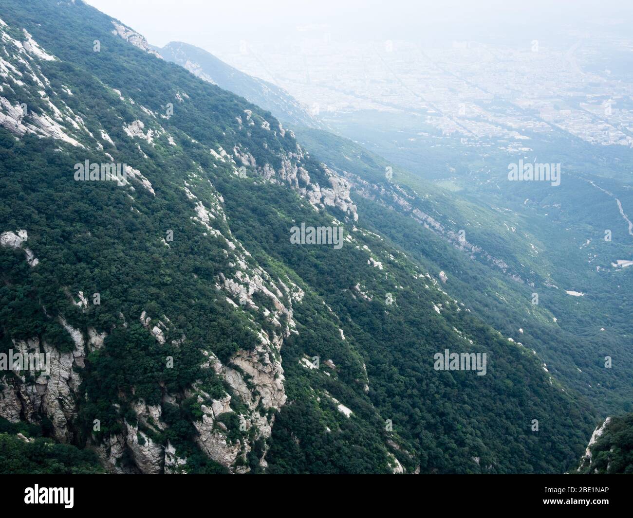 Sacred taoist Songshan mountains with view of Dengfeng city below Stock ...