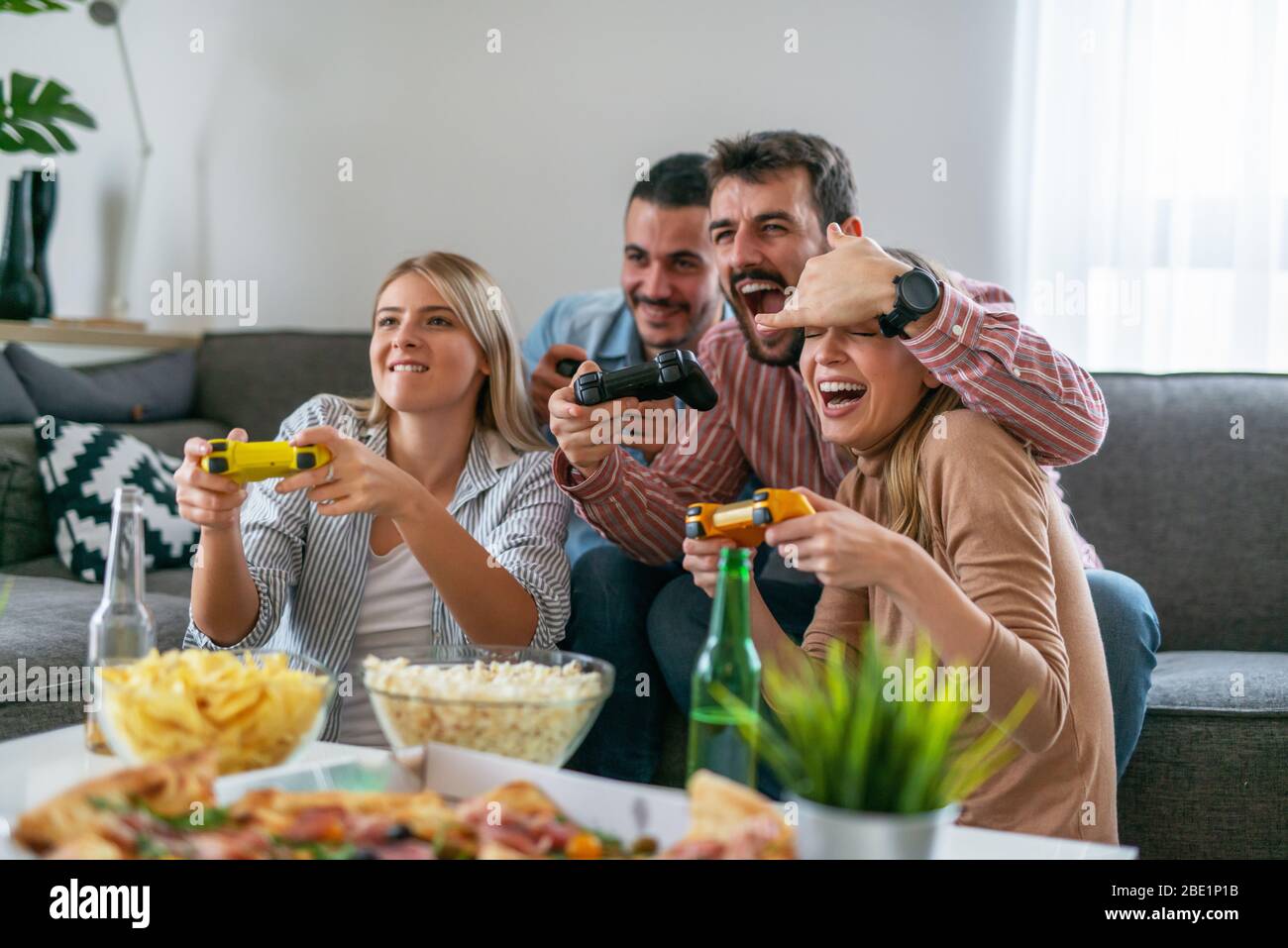 Happy friends playing video games hi-res stock photography and images ...