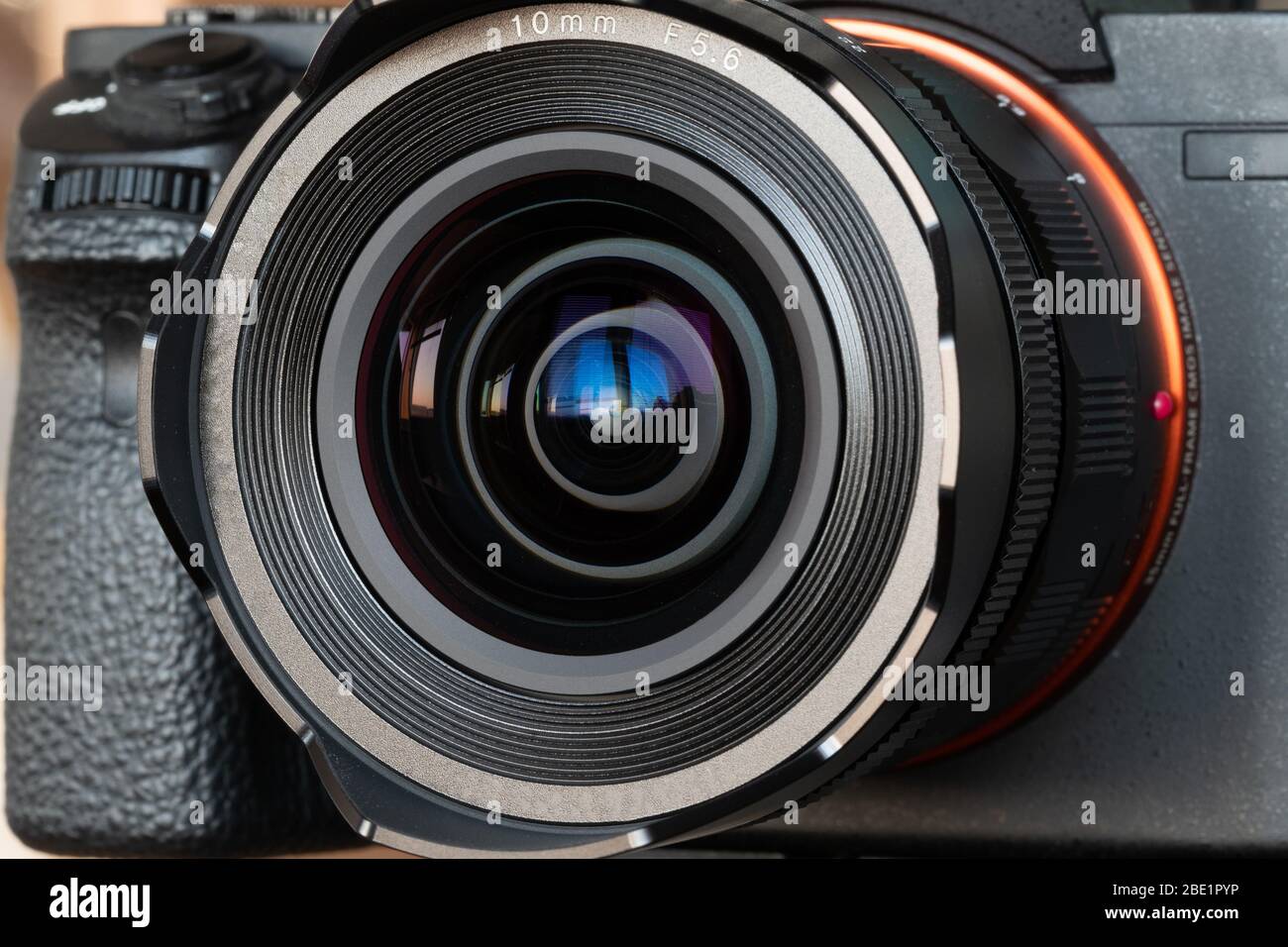DSLR mirrorless camera with wide-angle lens Stock Photo - Alamy