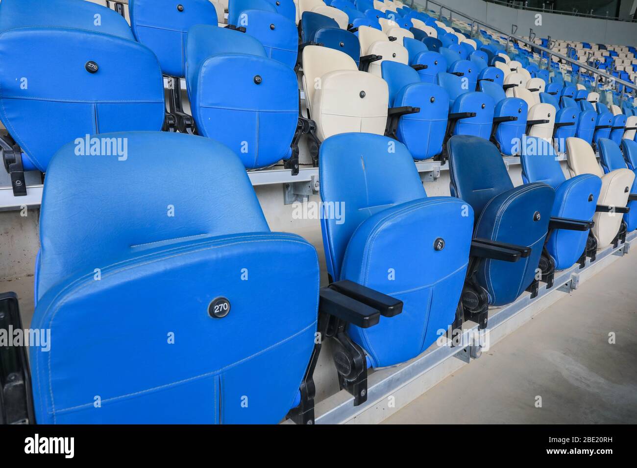 Olympic crowd grandstand hi-res stock photography and images - Alamy