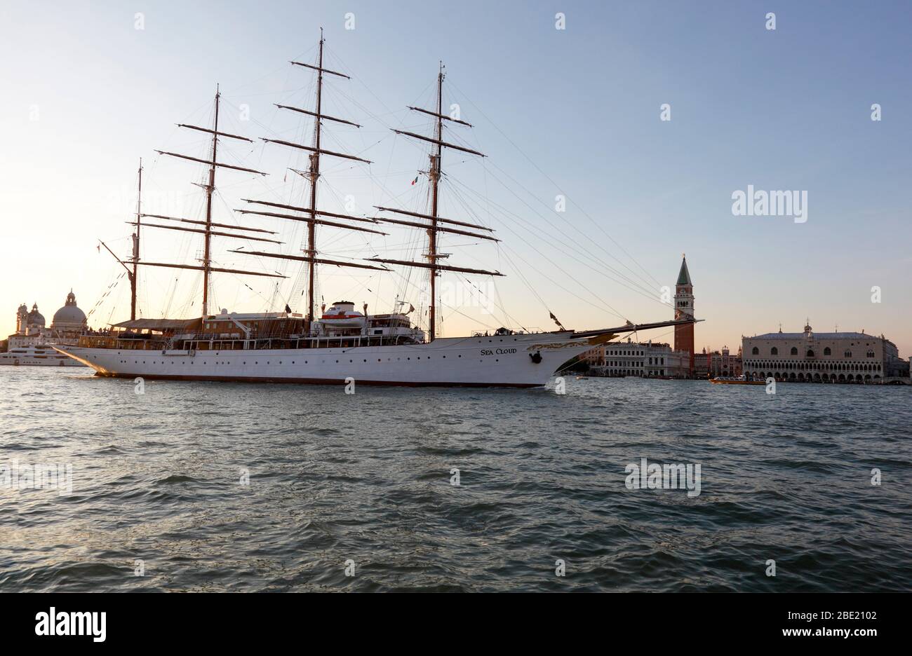 The star clipper hi-res stock photography and images - Alamy