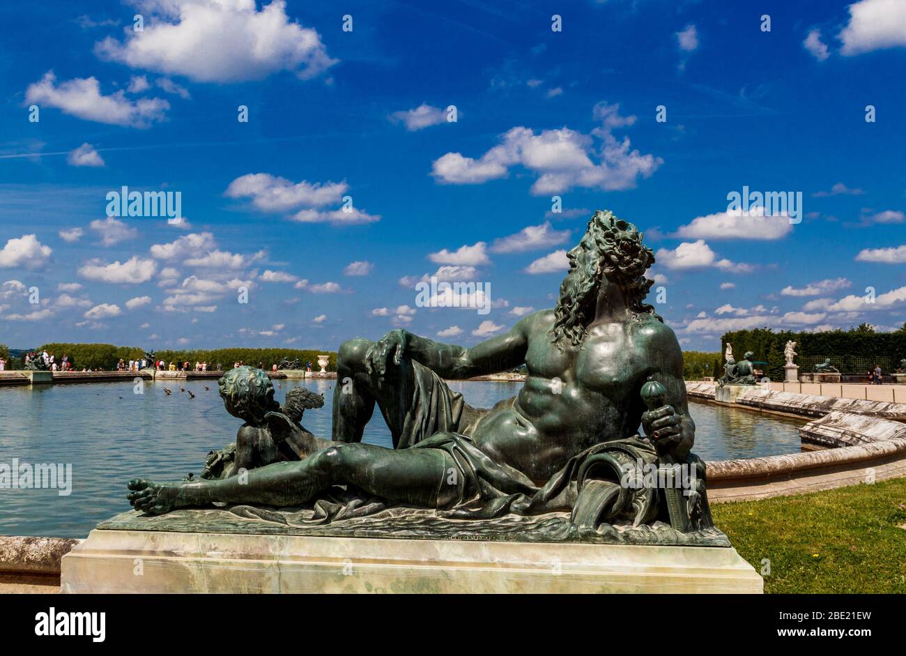Versailles, Yvelines, Ile-de-France, France - June 3, 2018: Statue of ...