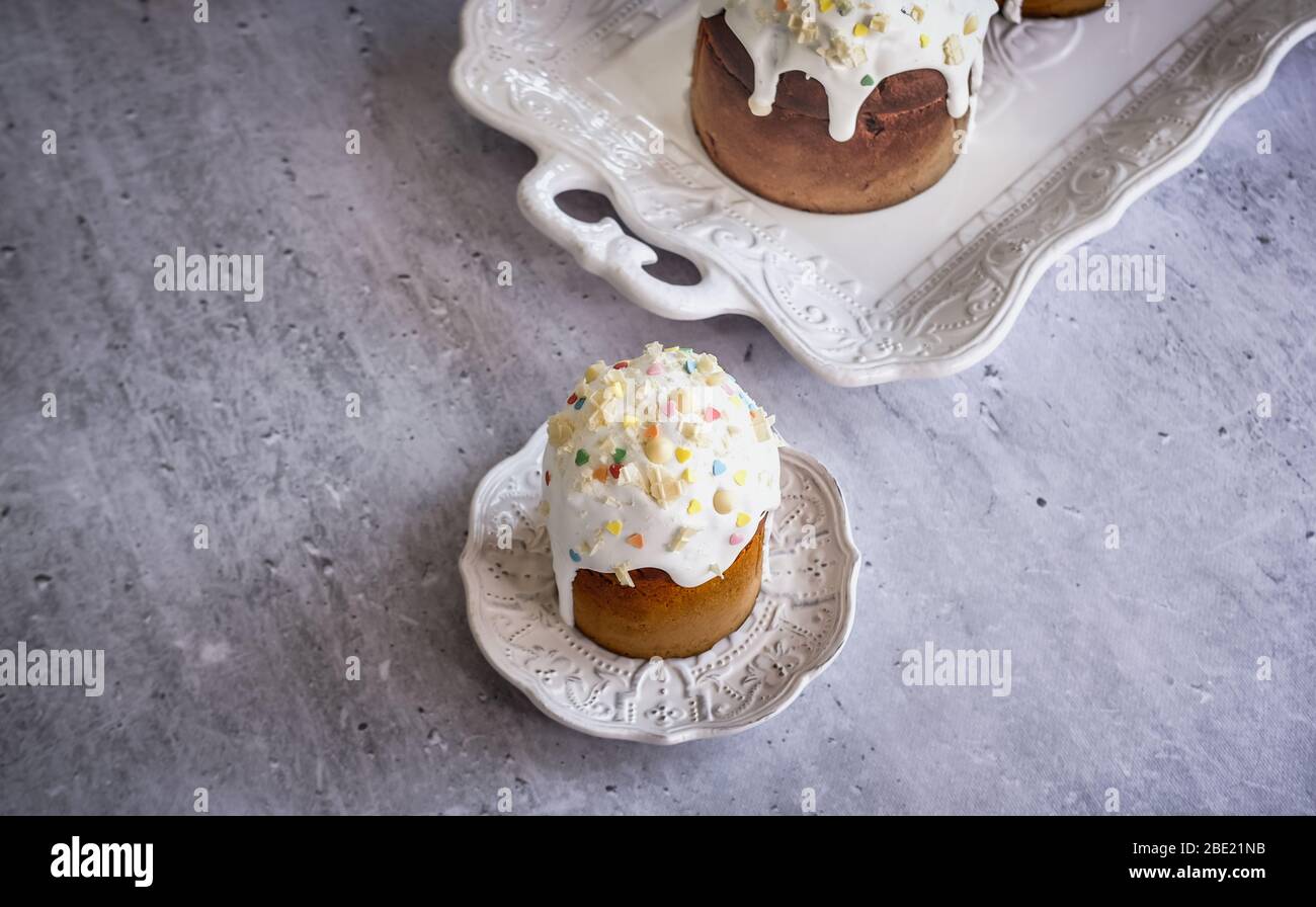 Happy easter card cake hi-res stock photography and images - Alamy