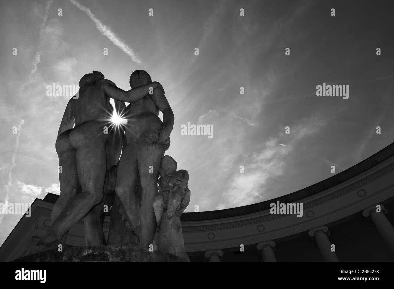 Three graces statue hi-res stock photography and images - Alamy