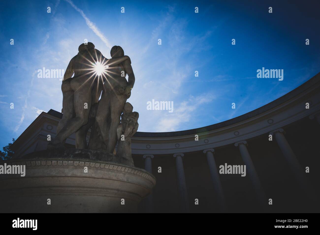 Three graces statue hi-res stock photography and images - Alamy