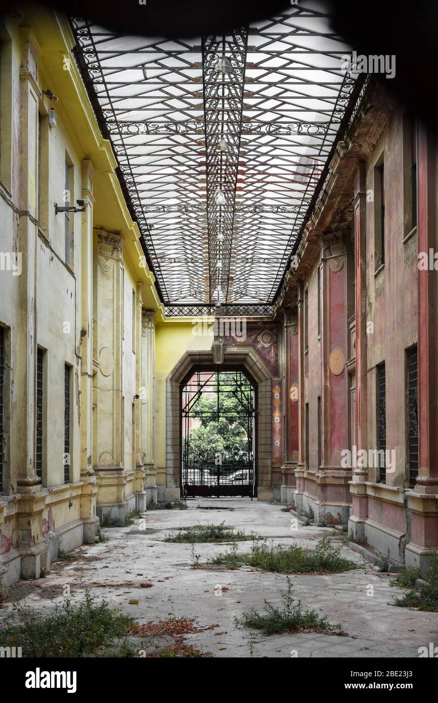 Vaulted atrium hi-res stock photography and images - Alamy