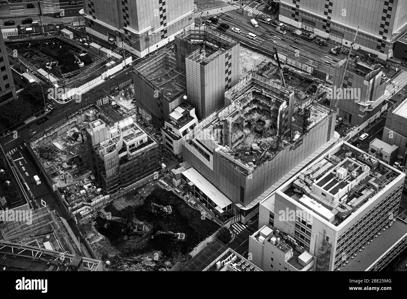 High-rise demolition in Tokyo, Demolishing-work on Skyscraper in Chuo ...
