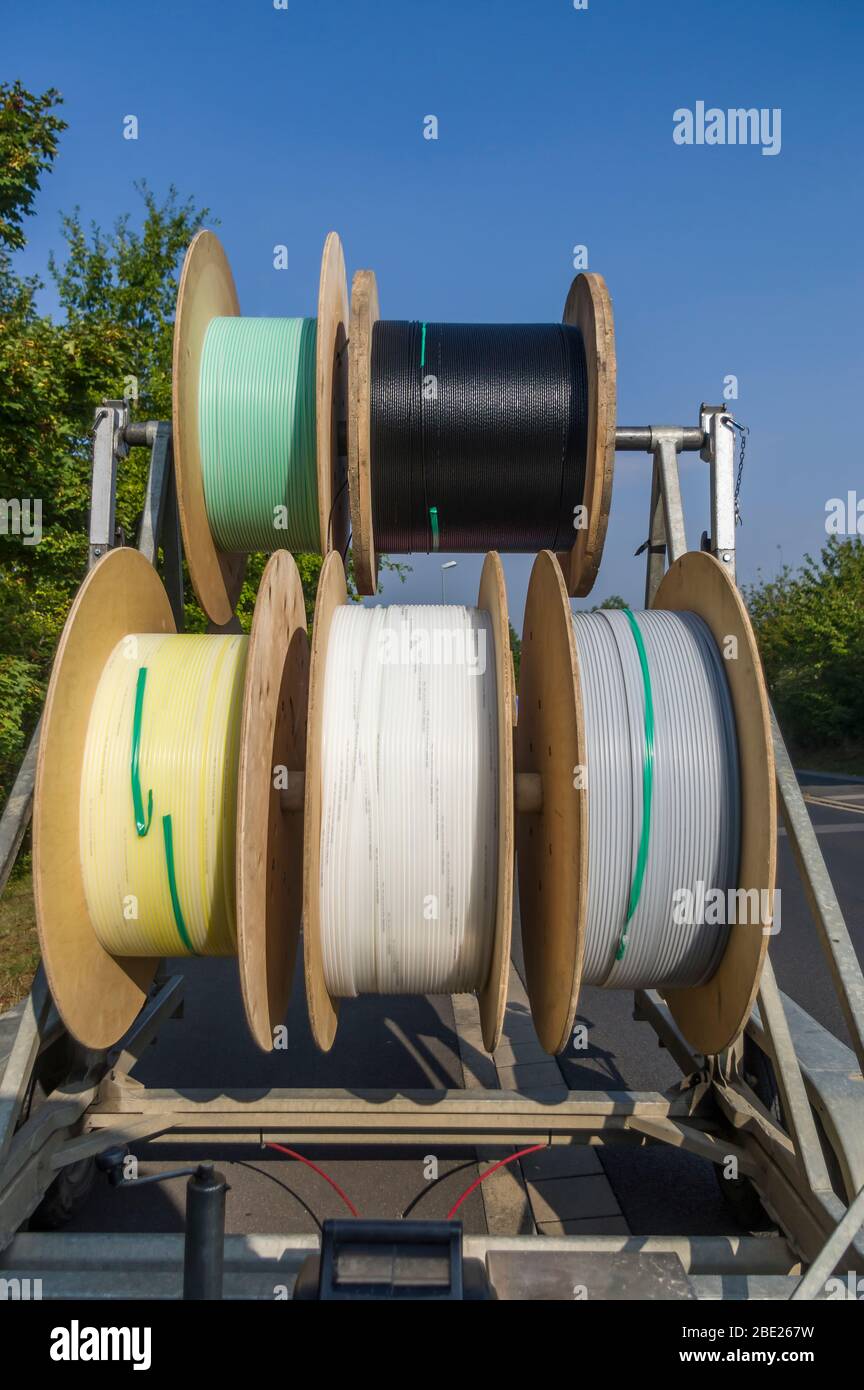 Cable drum trolley as a trailer for grid expansion and laying of supply ...