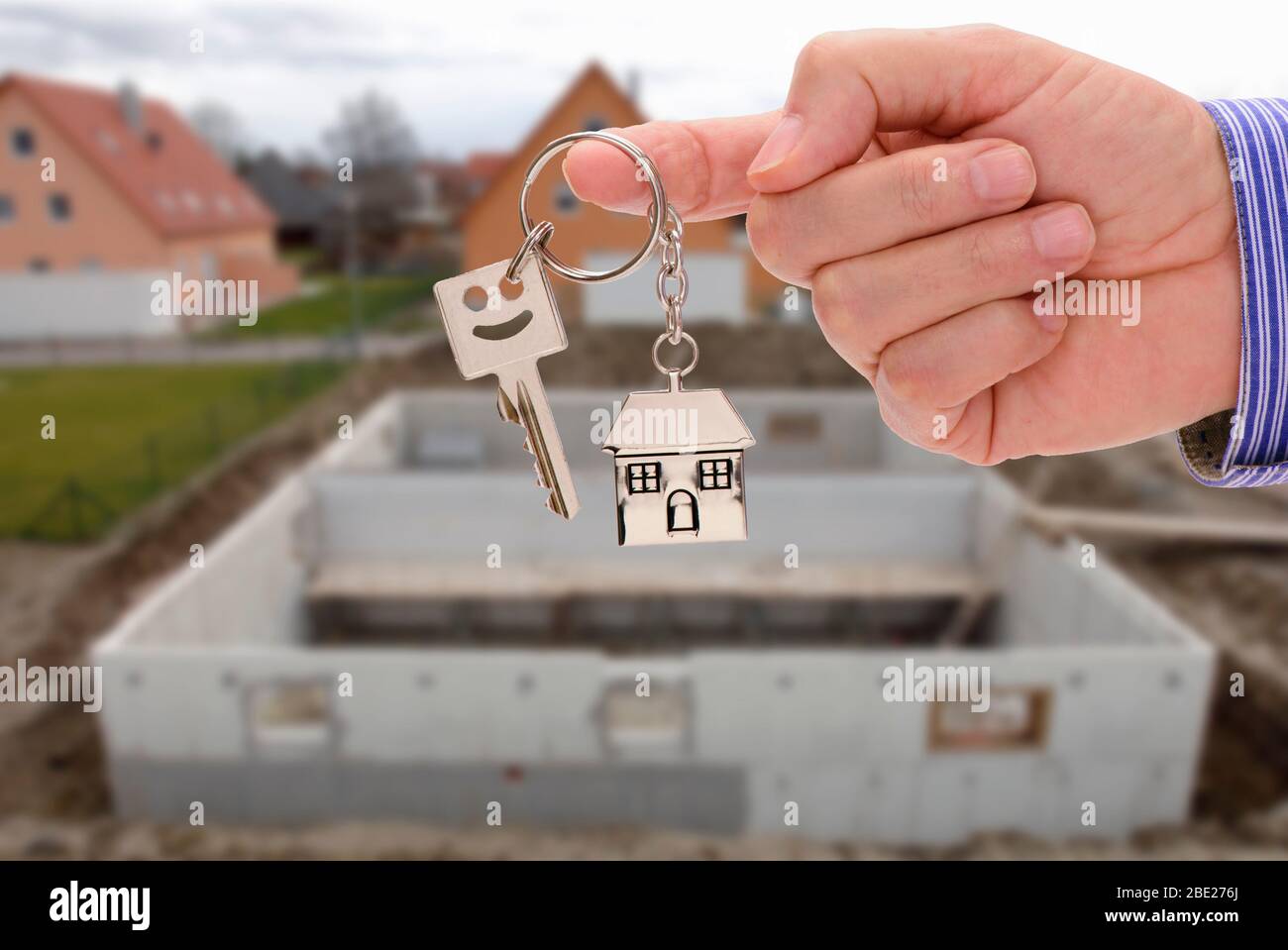 newly built home with a house key Stock Photo - Alamy