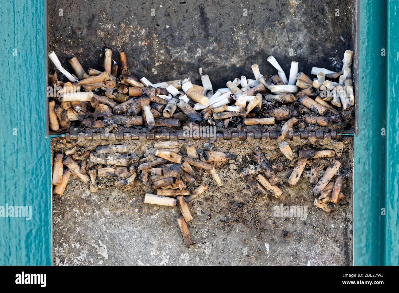 Cigarette bin waste hi-res stock photography and images - Alamy