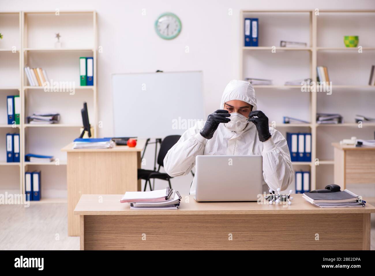 Office worker working in the quarantine self-isolation Stock Photo - Alamy