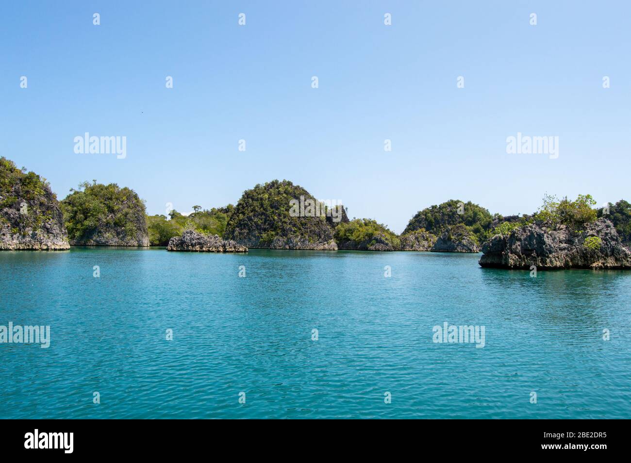 Limestone rock formation in the lagoon of Piaynemo in the Fam Islands ...