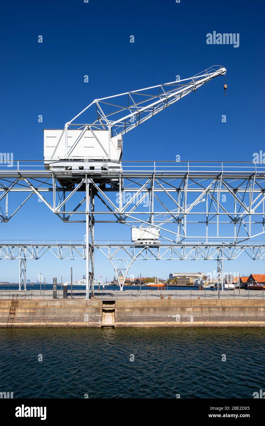 Cranes at drydock hi-res stock photography and images - Alamy