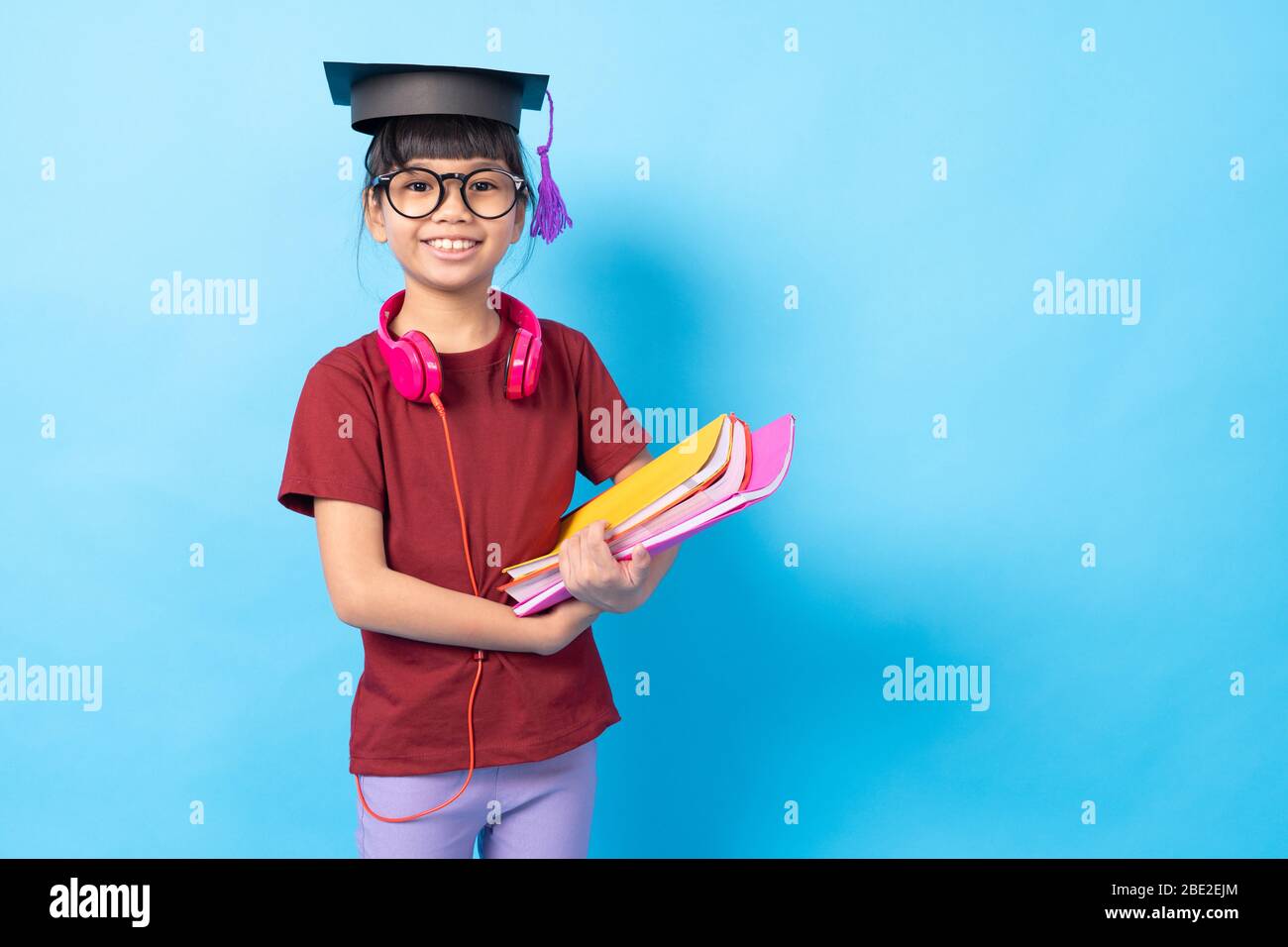 Boy student wearing graduation cap hi-res stock photography and images ...