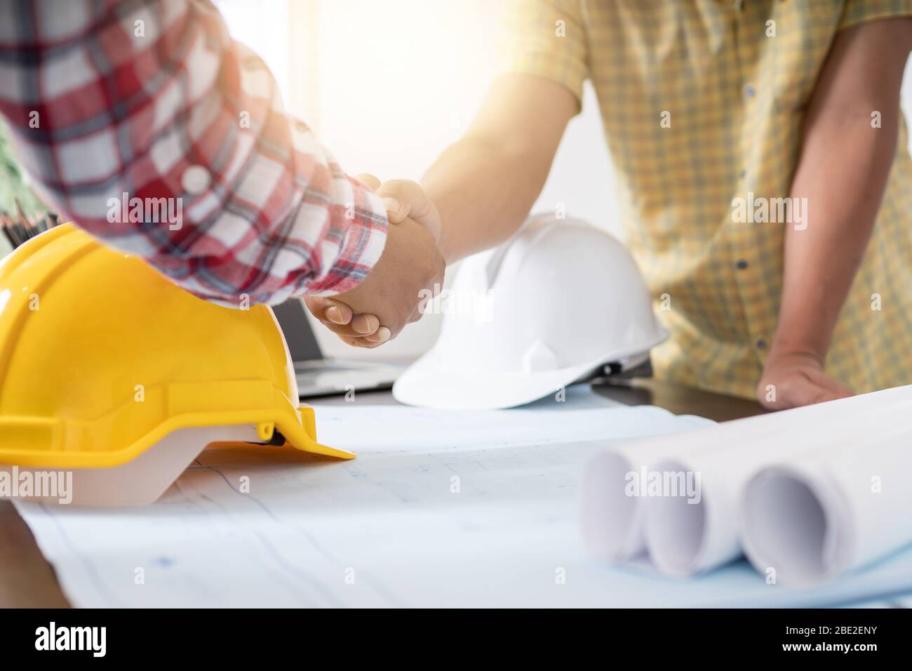 Successful deal and cooperation concept, Architect and engineer ...