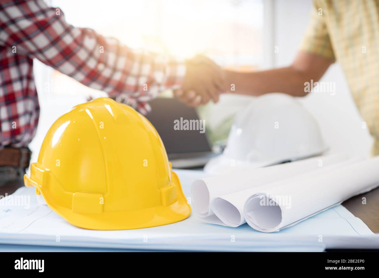 Successful deal and cooperation concept, Architect and engineer ...