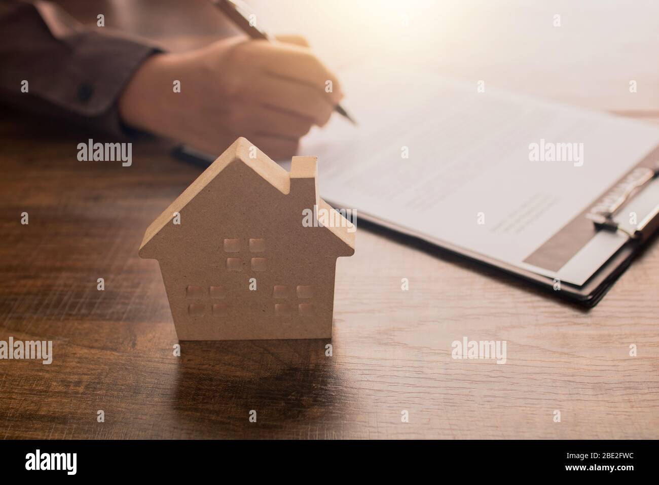 Contract paper hi-res stock photography and images - Alamy