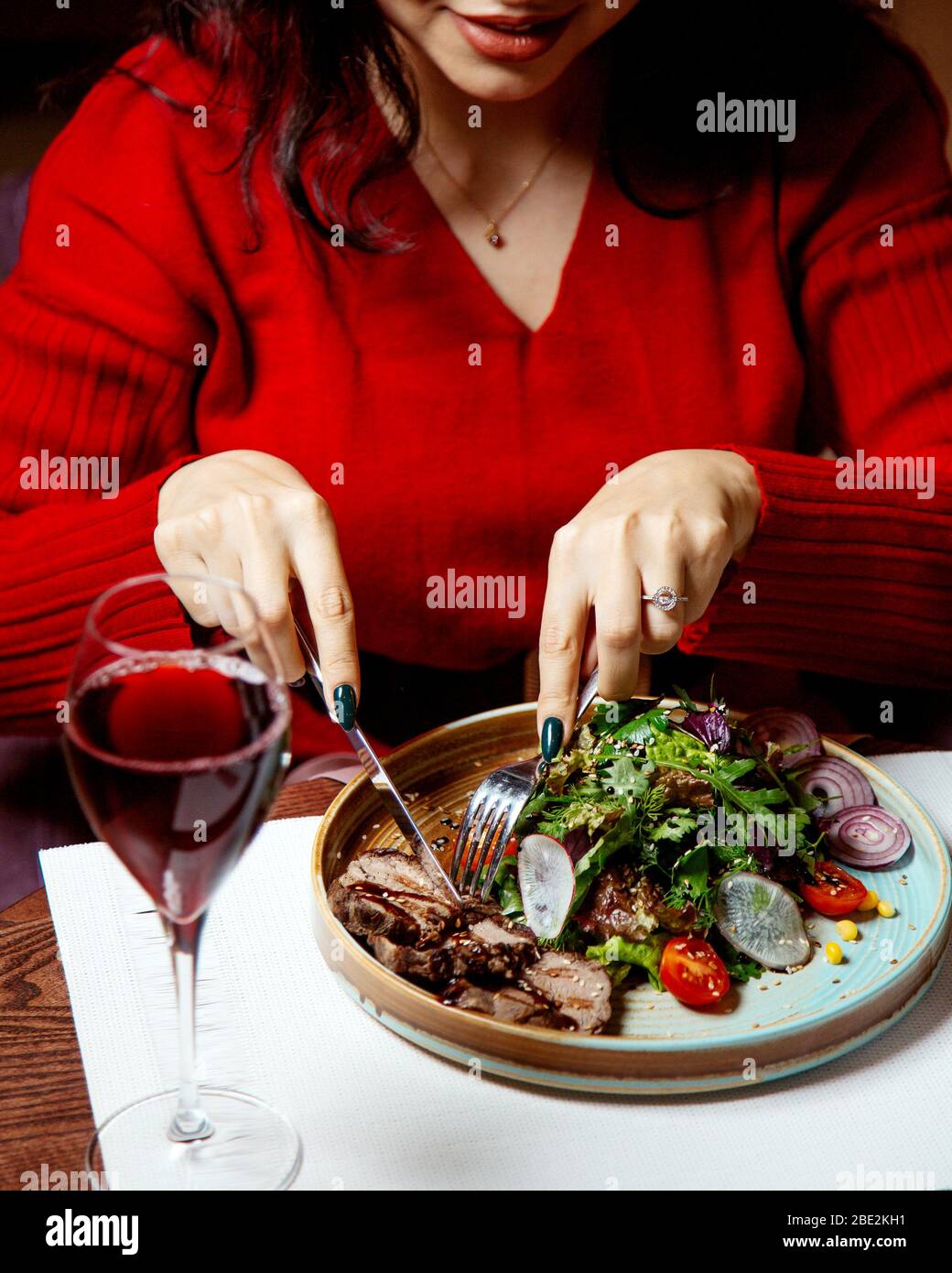 girl eating meat salad with onions Stock Photo - Alamy