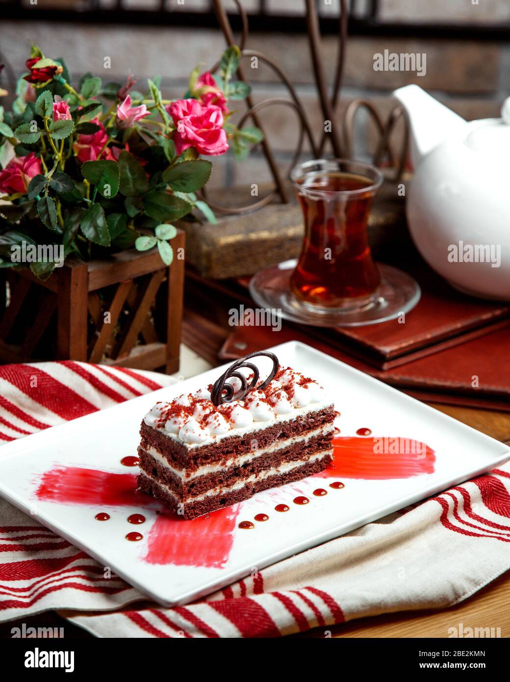 portioned red velvet cake decorated with chocolate Stock Photo - Alamy