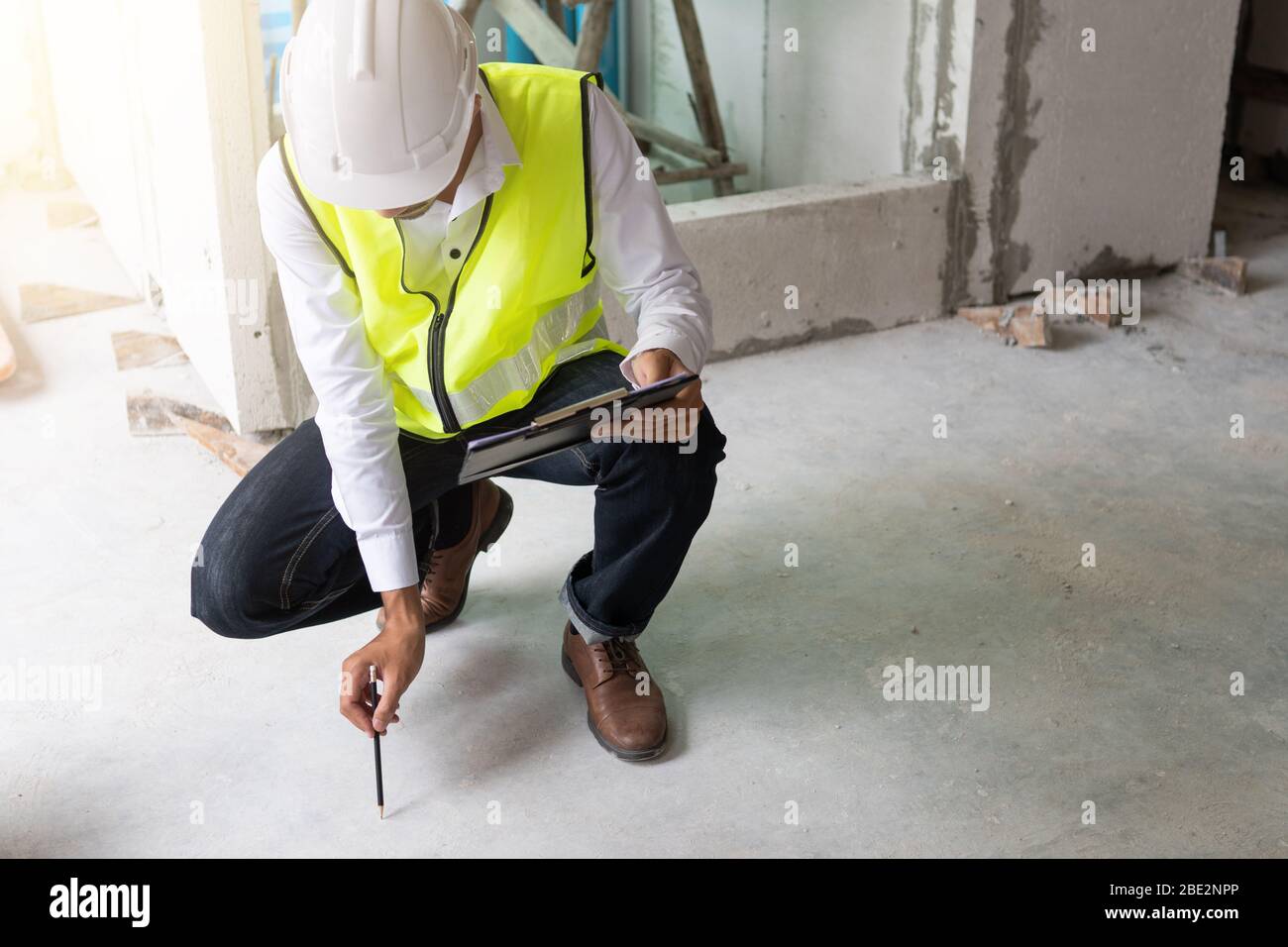 Checking level concrete floor hi-res stock photography and images - Alamy