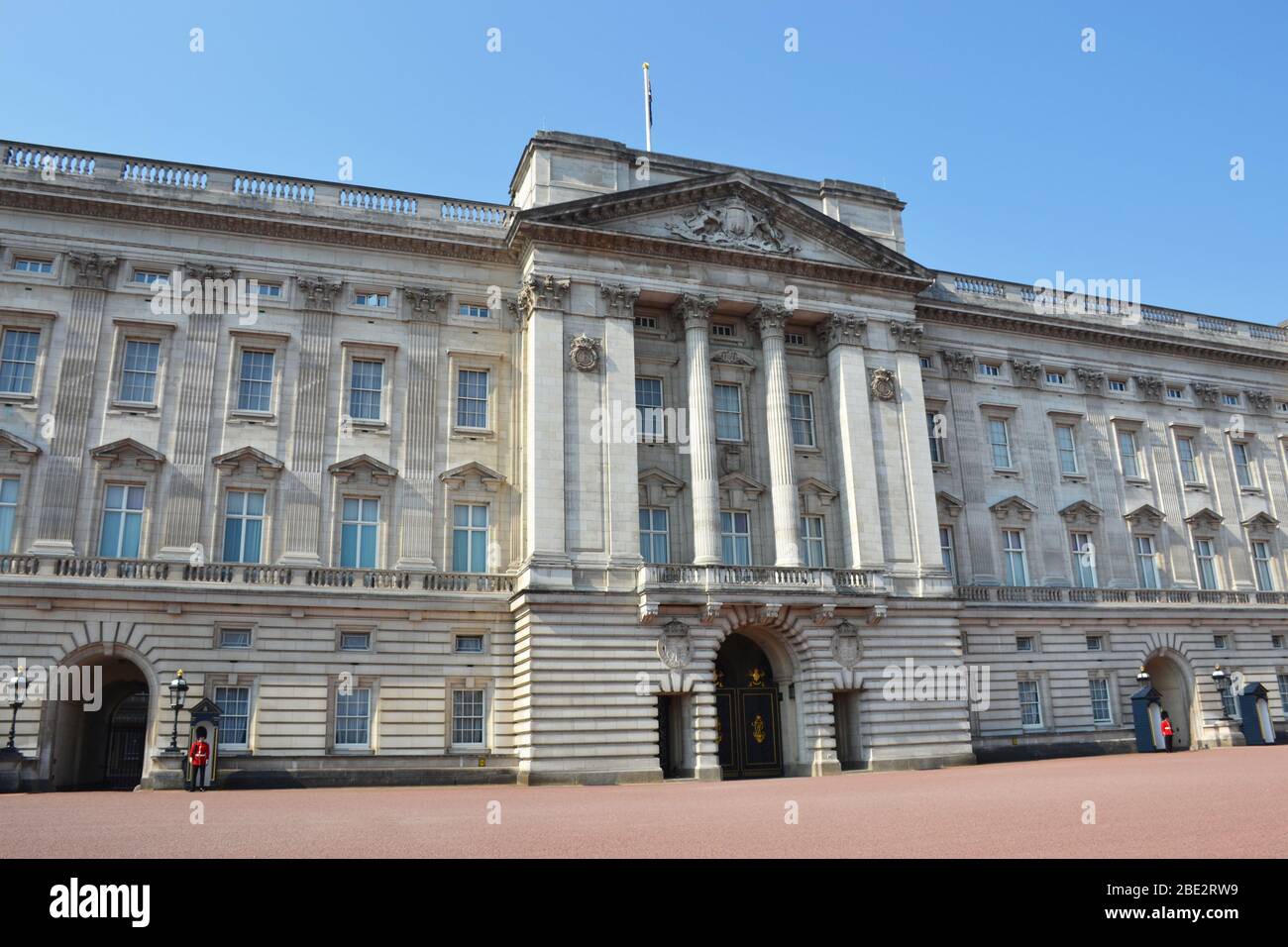 Buckingham palace iconic building london hi-res stock photography and ...