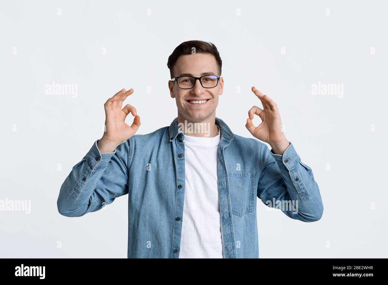 Sign fingers hi-res stock photography and images - Alamy