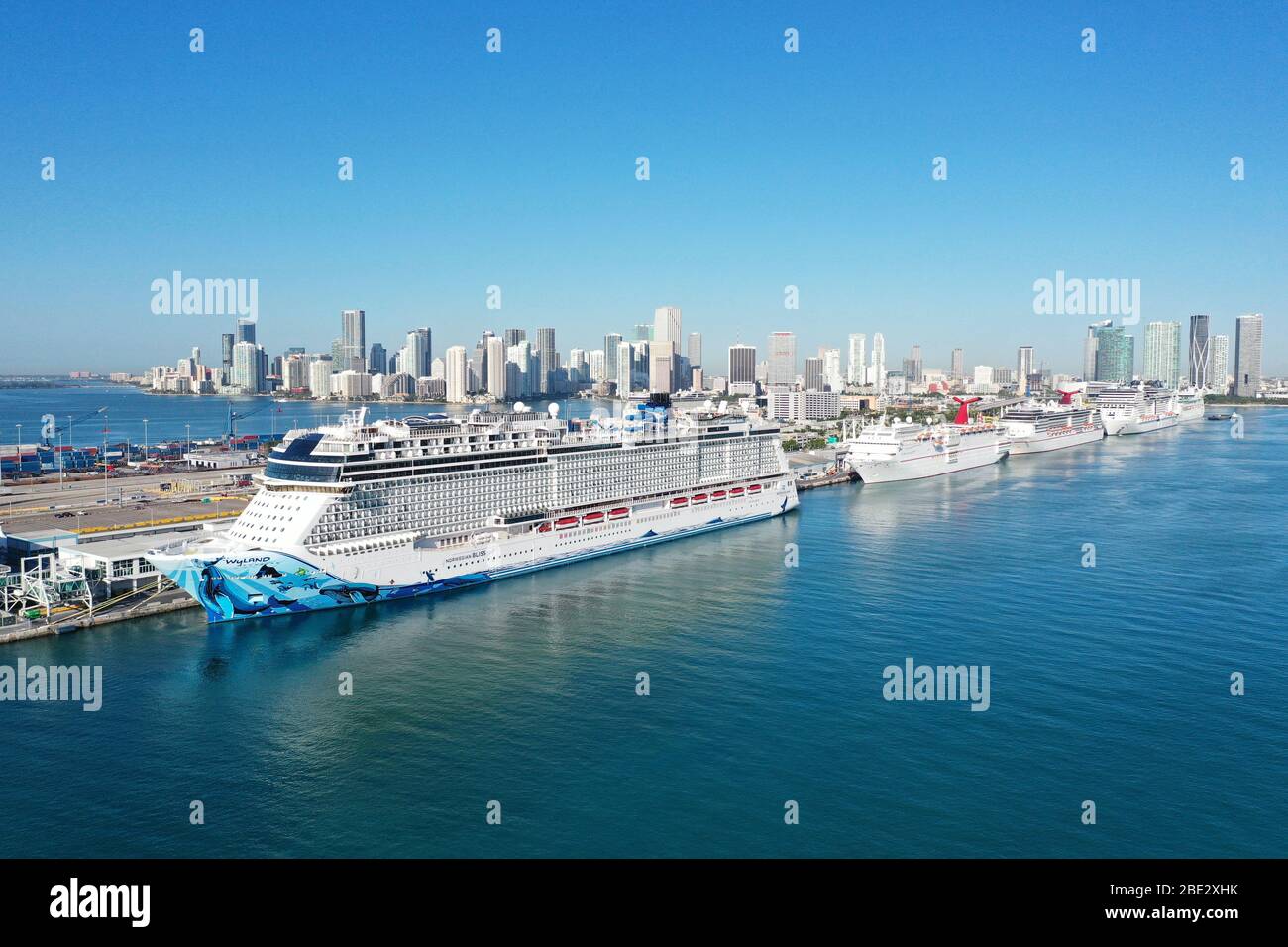 Miami cruise terminal hi-res stock photography and images - Alamy