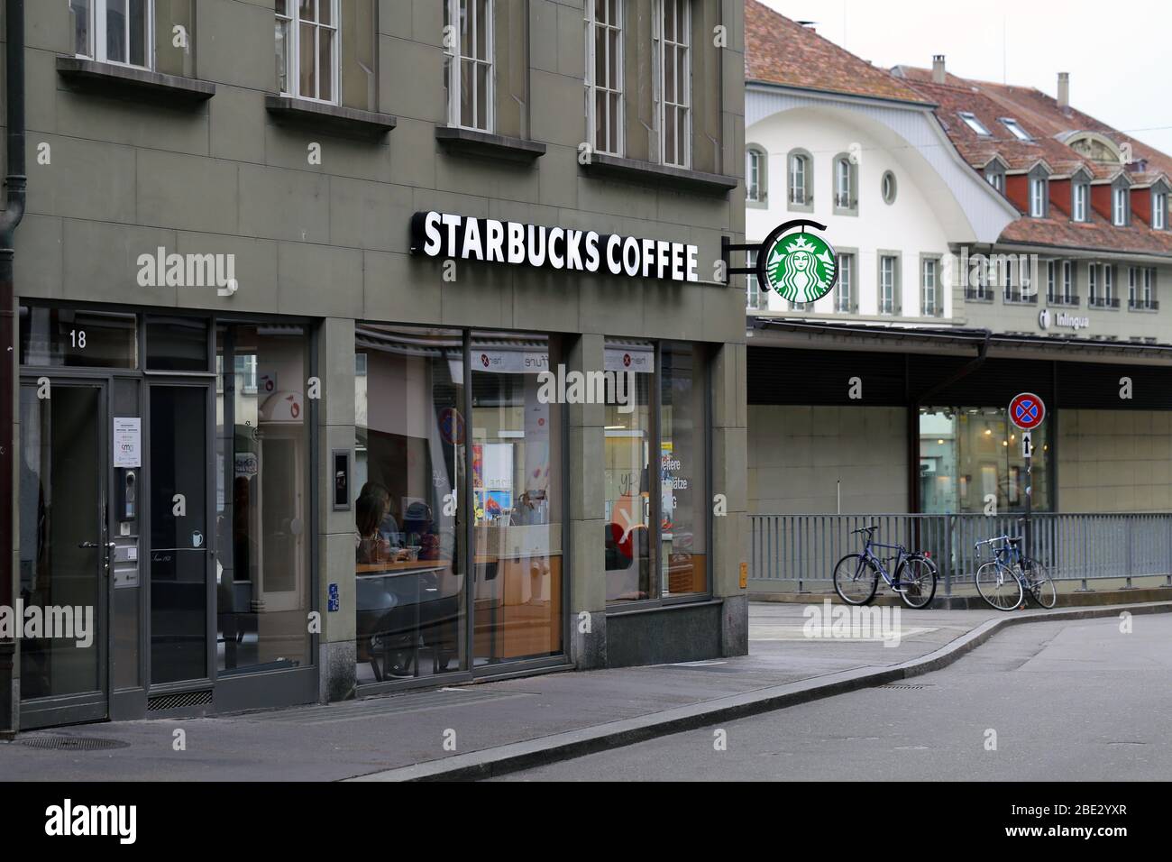 Starbucks coffee signs hi-res stock photography and images - Alamy
