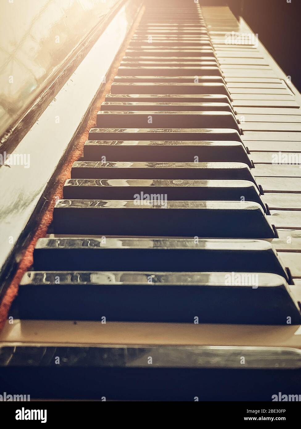 Grand piano side view hi-res stock photography and images - Alamy