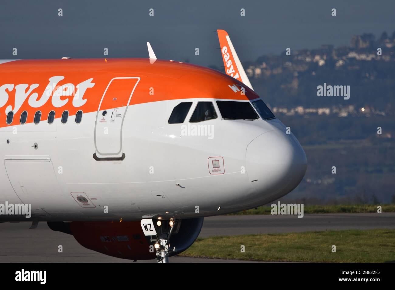 An Airbus A320-214(SL) (G-EZWZ) easyJet aeroplane at Bristol ...