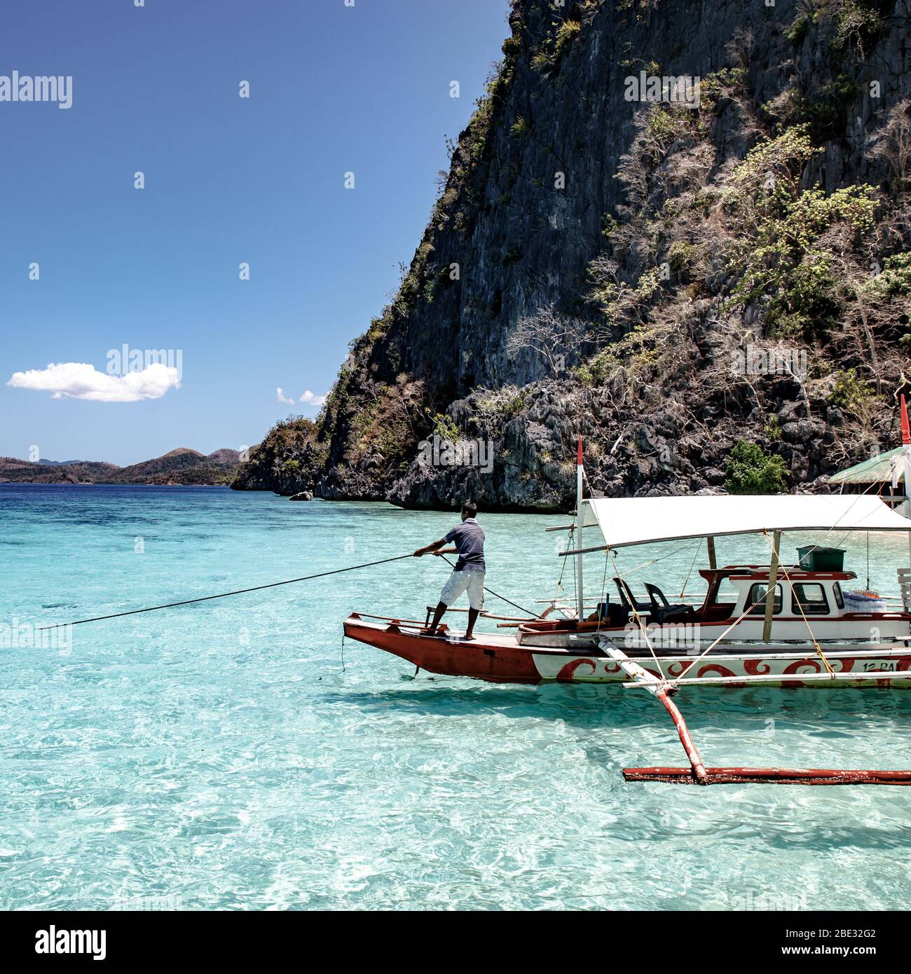 Man securing the boat in Coron, Philippines Stock Photo - Alamy