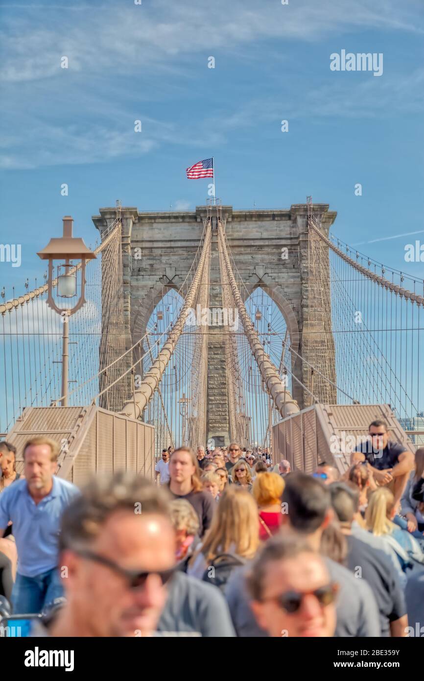 Overcrowded Brooklyn Bridge in New York Stock Photo - Alamy