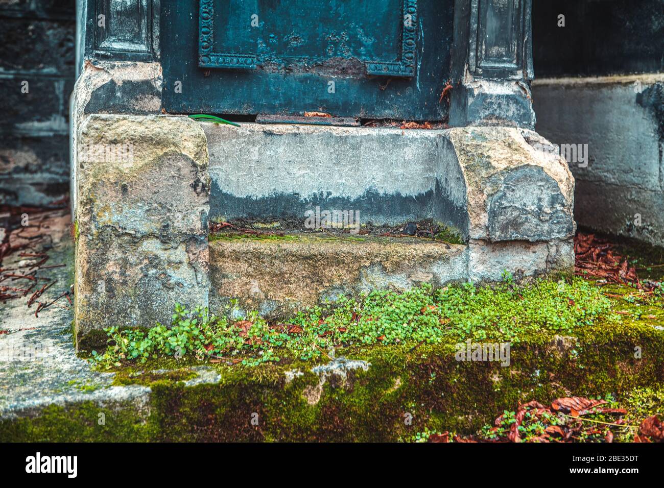 architecture details of ancient crypt Stock Photo - Alamy